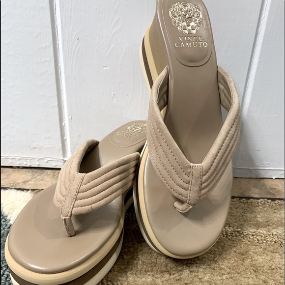 Vince Camuto Flip Flops